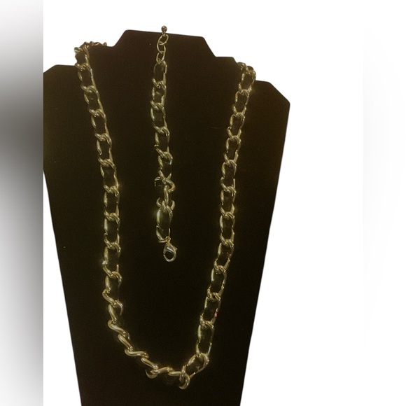 Jewelry | Very Big Gold Chain And Bracelet Black In The Middle Neck ...